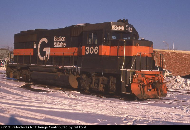 B&M 306(GP40-2)